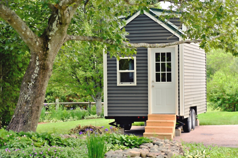 Types of People Who Build Tiny Homes - Coze Living